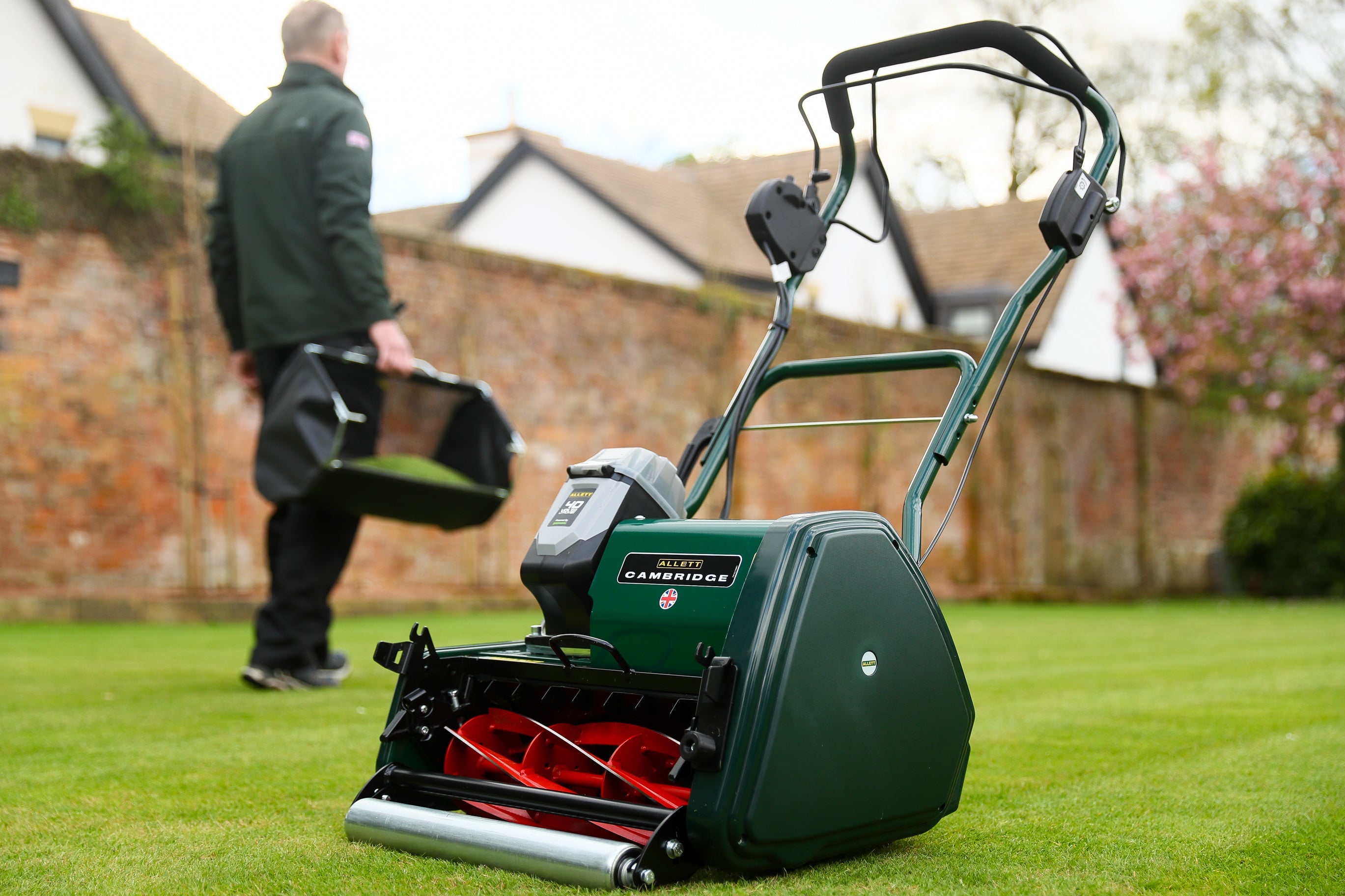 Cambridge - Battery-powered Electric Cylinder Mower – ALLETT Australia