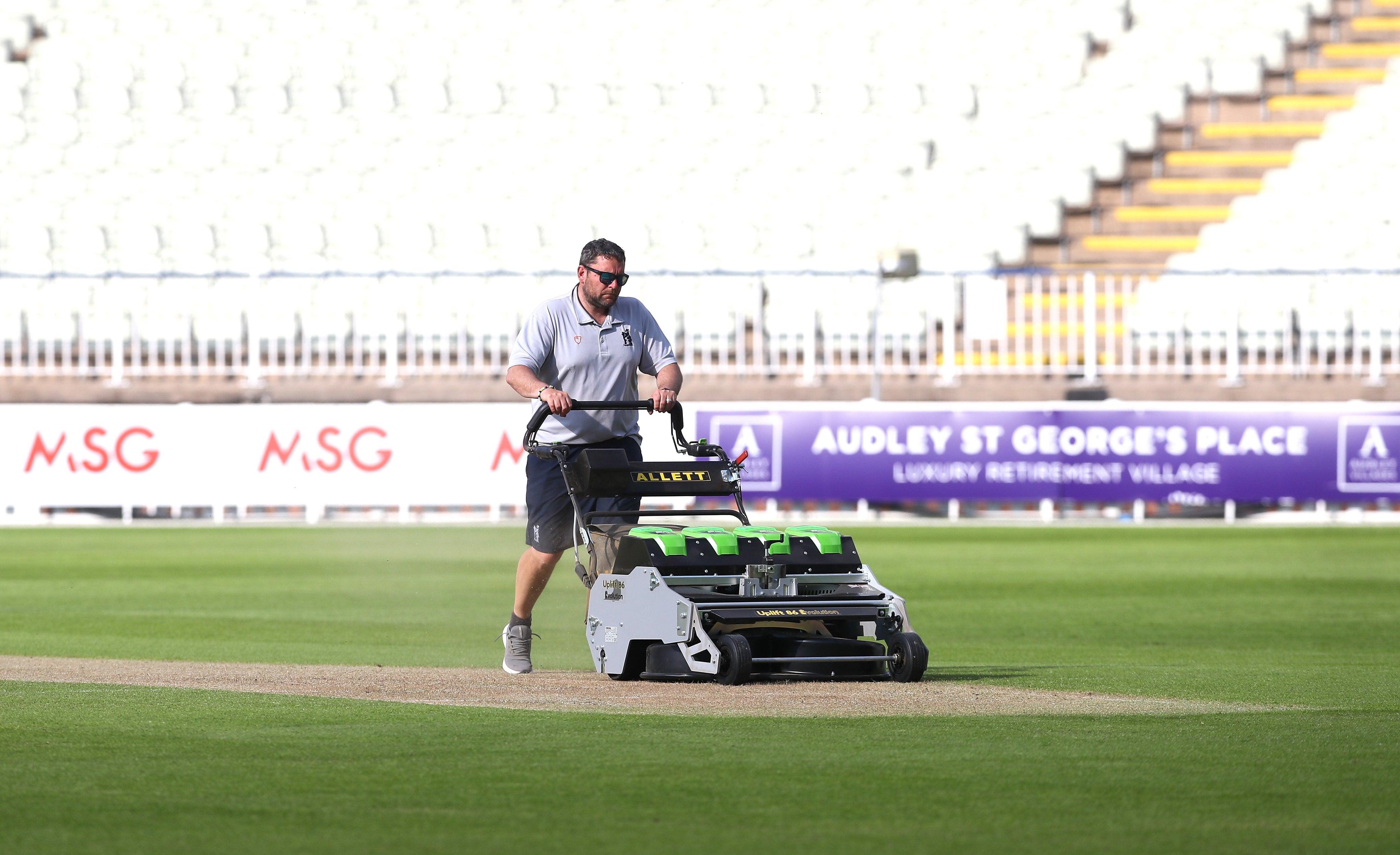 Allett Uplift 86 Evolution Stadium Rotary Mower – ALLETT Australia